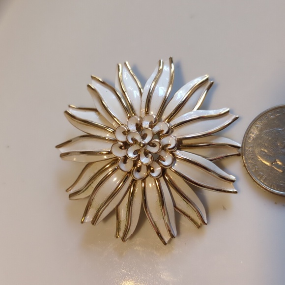 Trifari | Jewelry | Vintage Crown Trifari 3d Flower White Enamel Gold ...